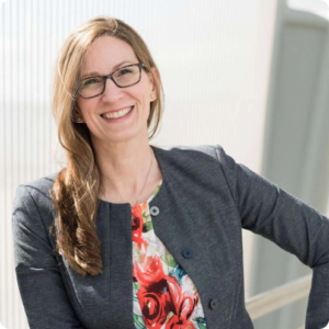 About Dr. Amy Anstead, MD, FARS, IFMCP